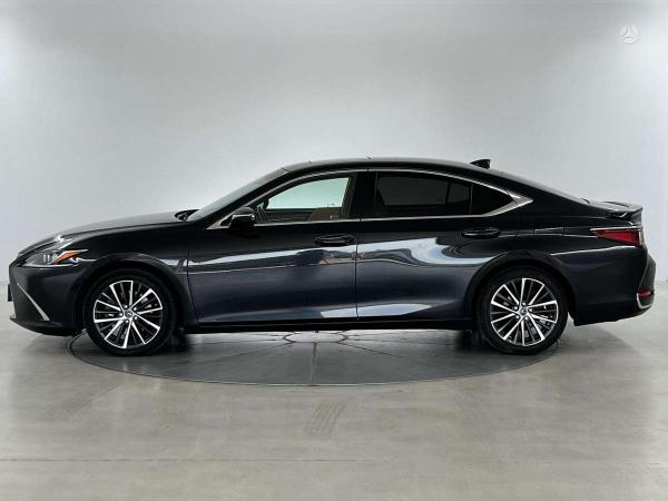 Lexus ES 300 H 2023 in Vilnius on AUTOMOTO.COM.LV Black Lexus ES 300 H 2023 in Vilnius, with an engine capacity of 2.49 L and mileage of 124 thousand km for 34900 €, photo 4 on AUTOMOTO.COM.LV