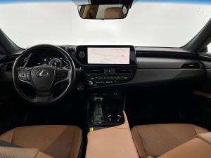 Black Lexus ES 300 H 2023 in Vilnius, with an engine capacity of 2.49 L and mileage of 124 thousand km for 34900 €, photo 9 on AUTOMOTO.COM.LV
