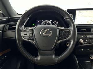 Black Lexus ES 300 H 2023 in Vilnius, with an engine capacity of 2.49 L and mileage of 124 thousand km for 34900 €, photo 13 on AUTOMOTO.COM.LV