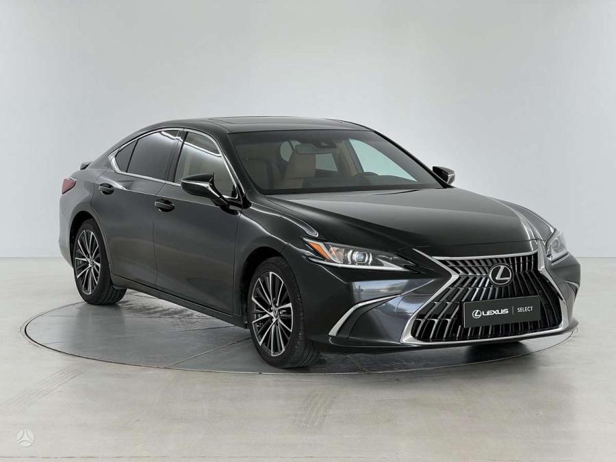 Black Lexus ES 300 H 2023 in Vilnius, with an engine capacity of 2.49 L and mileage of 124 thousand km for 34900 €, photo 19 on AUTOMOTO.COM.LV