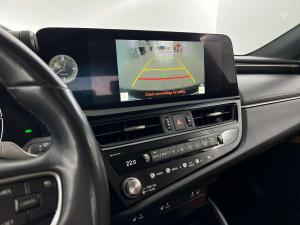 Black Lexus ES 300 H 2023 in Vilnius, with an engine capacity of 2.49 L and mileage of 124 thousand km for 34900 €, photo 24 on AUTOMOTO.COM.LV