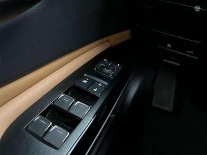 Black Lexus ES 300 H 2023 in Vilnius, with an engine capacity of 2.49 L and mileage of 124 thousand km for 34900 €, photo 27 on AUTOMOTO.COM.LV