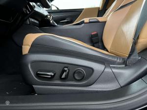 Black Lexus ES 300 H 2023 in Vilnius, with an engine capacity of 2.49 L and mileage of 124 thousand km for 34900 €, photo 28 on AUTOMOTO.COM.LV