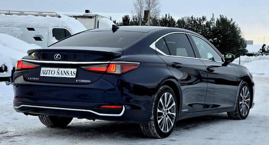 Blue Lexus ES 300 H 2019 in Taurage, with an engine capacity of 2.49 L and mileage of 171 thousand km for 21900 €, photo 8 on AUTOMOTO.COM.LV