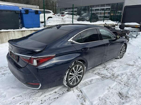 Zils Lexus ES 300 H 2019 Viļņa, ar dzinēja tilpumu 2.50 L un nobraukumu 178 tūkst. km par 14999 €, foto 2 vietnē AUTOMOTO.COM.LV