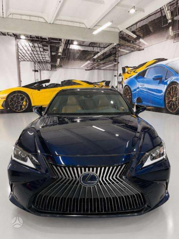 Zils Lexus ES 300 H 2019 Kauņa, ar dzinēja tilpumu 2.49 L un nobraukumu 110 tūkst. km par 31999 €, foto 1 vietnē AUTOMOTO.COM.LV