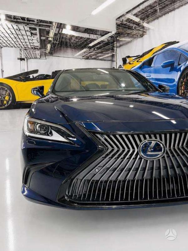 Zils Lexus ES 300 H 2019 Kauņa, ar dzinēja tilpumu 2.49 L un nobraukumu 110 tūkst. km par 31999 €, foto 2 vietnē AUTOMOTO.COM.LV