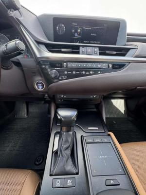 Zils Lexus ES 300 H 2019 Kauņa, ar dzinēja tilpumu 2.49 L un nobraukumu 112 tūkst. km par 26499 €, foto 11 vietnē AUTOMOTO.COM.LV