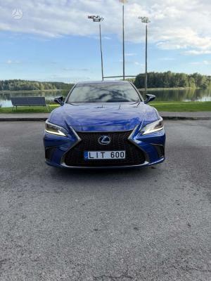 Zils Lexus ES 300 H 2019 Trakai, ar dzinēja tilpumu 2.49 L un nobraukumu 144 tūkst. km par 28500 €, foto 3 vietnē AUTOMOTO.COM.LV