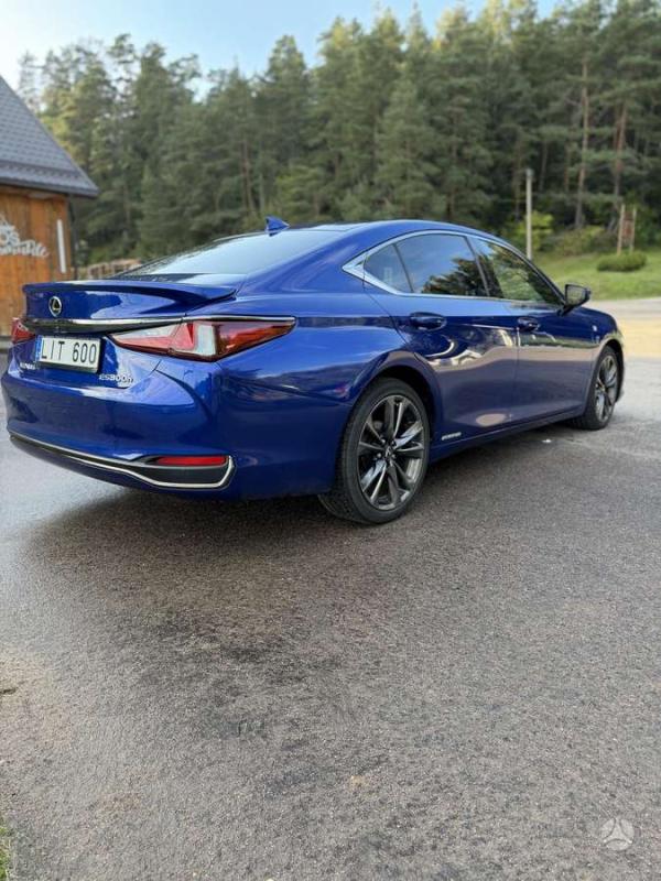 Lexus ES 300 H 2019 in Trakai on AUTOMOTO.COM.LV Blue Lexus ES 300 H 2019 in Trakai, with an engine capacity of 2.49 L and mileage of 144 thousand km for 28500 €, photo 4 on AUTOMOTO.COM.LV