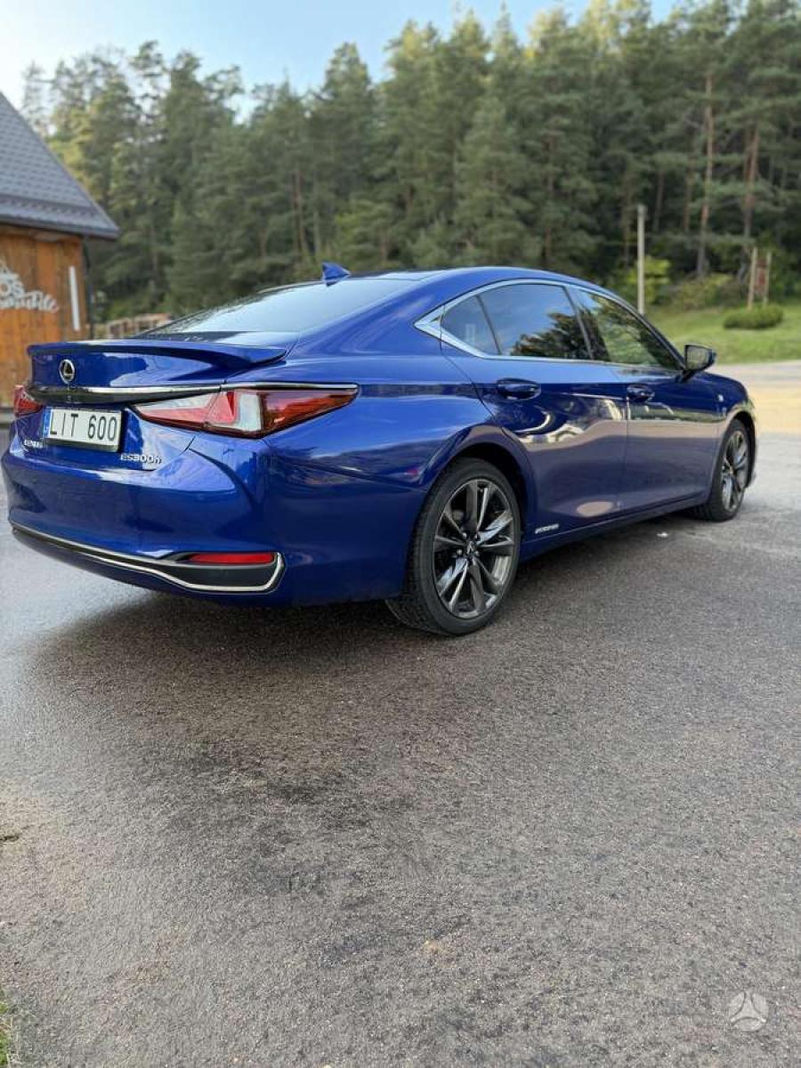 Zils Lexus ES 300 H 2019 Trakai, ar dzinēja tilpumu 2.49 L un nobraukumu 144 tūkst. km par 28500 €, foto 4 vietnē AUTOMOTO.COM.LV