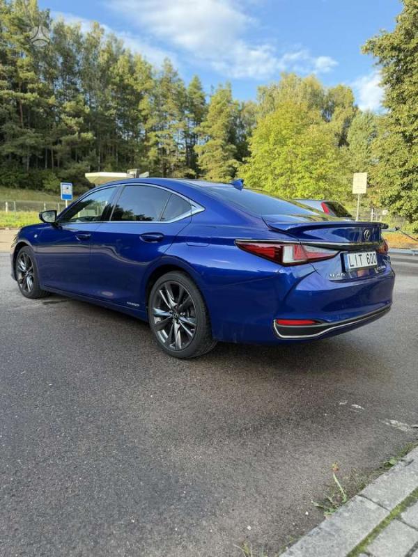 Lexus ES 300 H 2019 in Trakai on AUTOMOTO.COM.LV Blue Lexus ES 300 H 2019 in Trakai, with an engine capacity of 2.49 L and mileage of 144 thousand km for 28500 €, photo 6 on AUTOMOTO.COM.LV