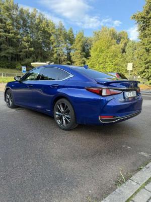 Zils Lexus ES 300 H 2019 Trakai, ar dzinēja tilpumu 2.49 L un nobraukumu 144 tūkst. km par 28500 €, foto 6 vietnē AUTOMOTO.COM.LV