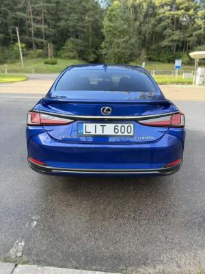 Zils Lexus ES 300 H 2019 Trakai, ar dzinēja tilpumu 2.49 L un nobraukumu 144 tūkst. km par 28500 €, foto 7 vietnē AUTOMOTO.COM.LV
