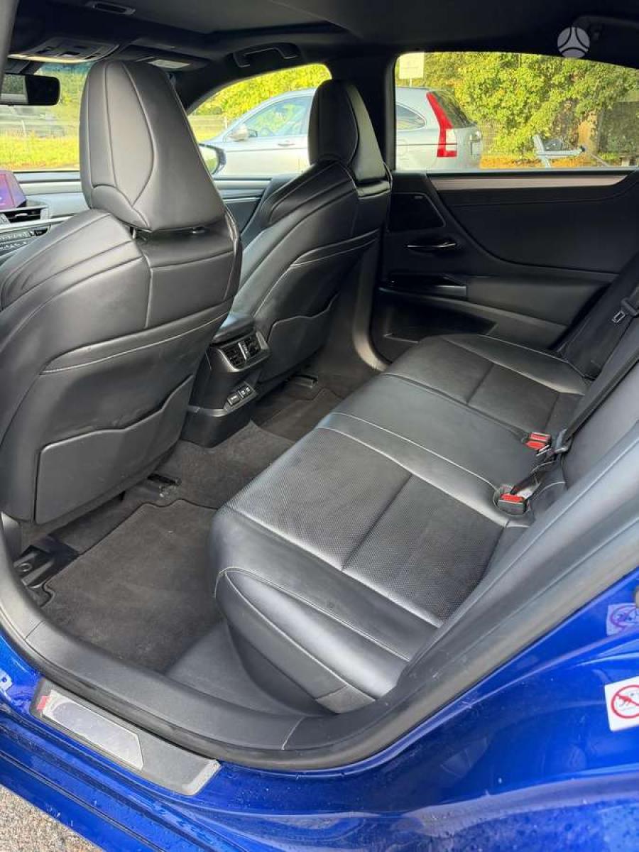 Zils Lexus ES 300 H 2019 Trakai, ar dzinēja tilpumu 2.49 L un nobraukumu 144 tūkst. km par 28500 €, foto 8 vietnē AUTOMOTO.COM.LV