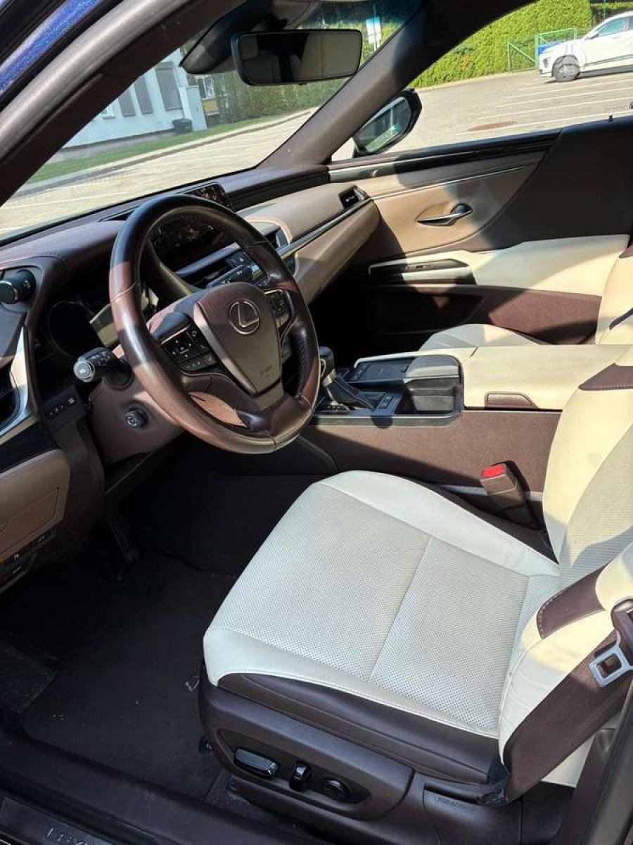 Zils Lexus ES 300 H 2021 Viļņa, ar dzinēja tilpumu 2.49 L un nobraukumu 48 tūkst. km par 33000 €, foto 5 vietnē AUTOMOTO.COM.LV