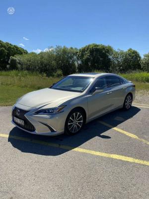 Brown Lexus ES 300 H 2019 in Klaipeda, with an engine capacity of 2.49 L and mileage of 121 thousand km for 24750 €, photo  on AUTOMOTO.COM.LV