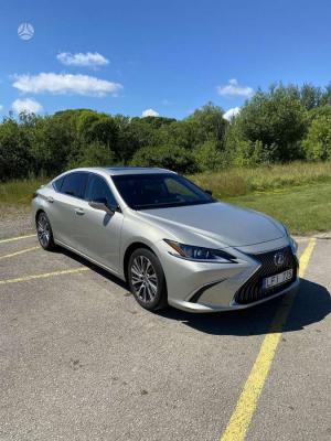 Brown Lexus ES 300 H 2019 in Klaipeda, with an engine capacity of 2.49 L and mileage of 121 thousand km for 24750 €, photo 4 on AUTOMOTO.COM.LV