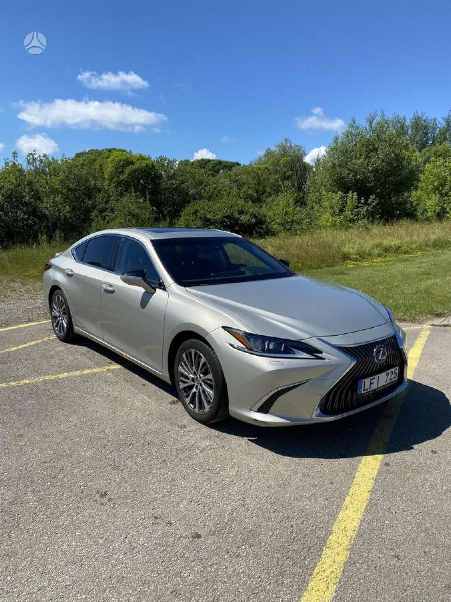 Brown Lexus ES 300 H 2019 in Klaipeda, with an engine capacity of 2.49 L and mileage of 121 thousand km for 24750 €, photo 4 on AUTOMOTO.COM.LV