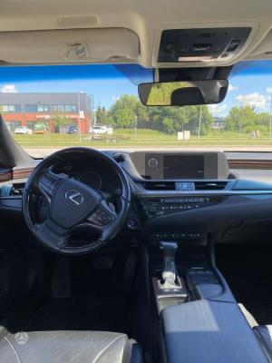 Brown Lexus ES 300 H 2019 in Klaipeda, with an engine capacity of 2.49 L and mileage of 121 thousand km for 24750 €, photo 8 on AUTOMOTO.COM.LV