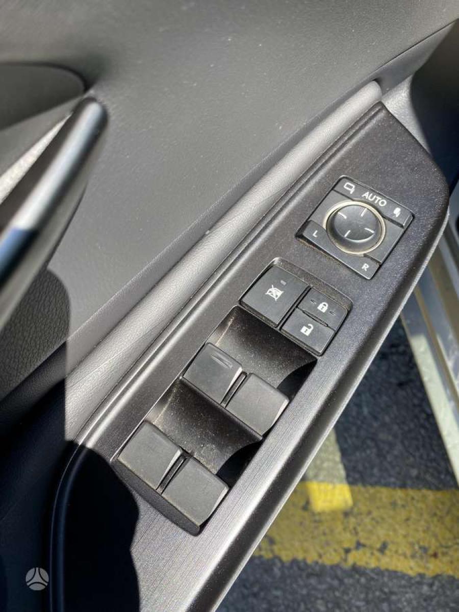 Brown Lexus ES 300 H 2019 in Klaipeda, with an engine capacity of 2.49 L and mileage of 121 thousand km for 24750 €, photo 11 on AUTOMOTO.COM.LV