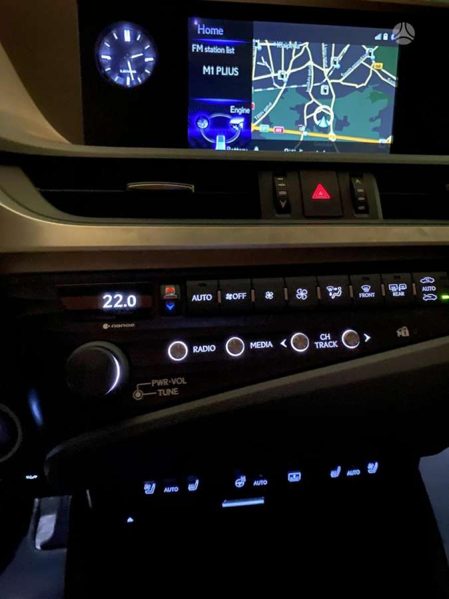 Brown Lexus ES 300 H 2019 in Klaipeda, with an engine capacity of 2.49 L and mileage of 121 thousand km for 24750 €, photo 26 on AUTOMOTO.COM.LV