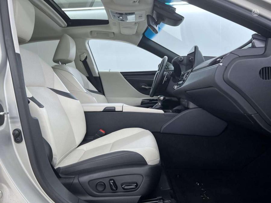 Brūns Lexus ES 300 H 2025 Viļņa, ar dzinēja tilpumu 2.49 L un nobraukumu 15 tūkst. km par 45900 €, foto 6 vietnē AUTOMOTO.COM.LV