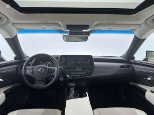 Brūns Lexus ES 300 H 2025 Viļņa, ar dzinēja tilpumu 2.49 L un nobraukumu 15 tūkst. km par 45900 €, foto 8 vietnē AUTOMOTO.COM.LV