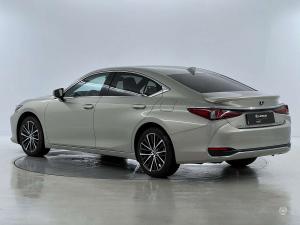 Brūns Lexus ES 300 H 2025 Viļņa, ar dzinēja tilpumu 2.49 L un nobraukumu 15 tūkst. km par 45900 €, foto 16 vietnē AUTOMOTO.COM.LV