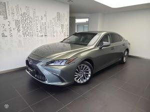 Green Lexus ES 300 H 2019 in Kaunas, with an engine capacity of 2.49 L and mileage of 114 thousand km for 31900 €, photo  on AUTOMOTO.COM.LV