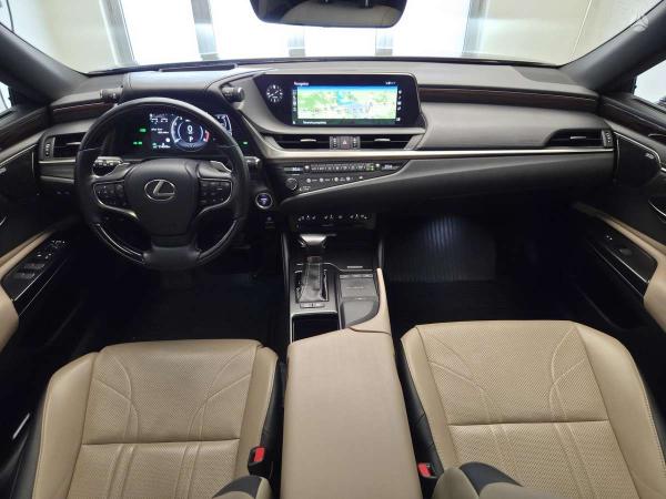 Zaļš Lexus ES 300 H 2019 Kauņa, ar dzinēja tilpumu 2.49 L un nobraukumu 114 tūkst. km par 31900 €, foto 10 vietnē AUTOMOTO.COM.LV