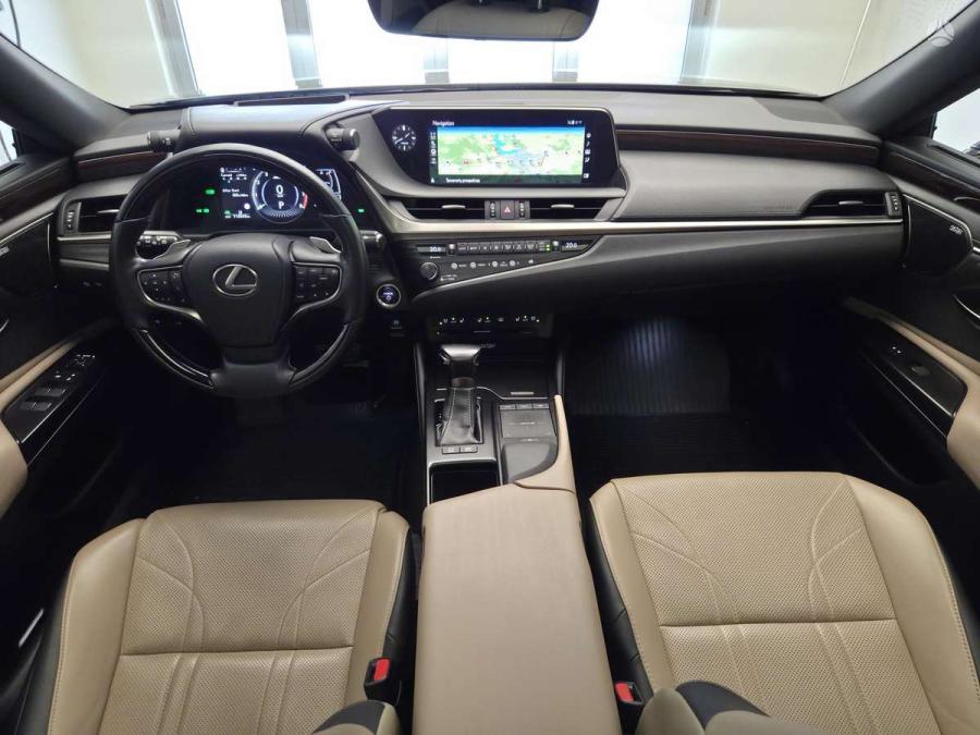 Green Lexus ES 300 H 2019 in Kaunas, with an engine capacity of 2.49 L and mileage of 114 thousand km for 31900 €, photo 11 on AUTOMOTO.COM.LV