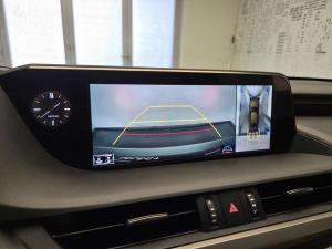Green Lexus ES 300 H 2019 in Kaunas, with an engine capacity of 2.49 L and mileage of 114 thousand km for 31900 €, photo 16 on AUTOMOTO.COM.LV
