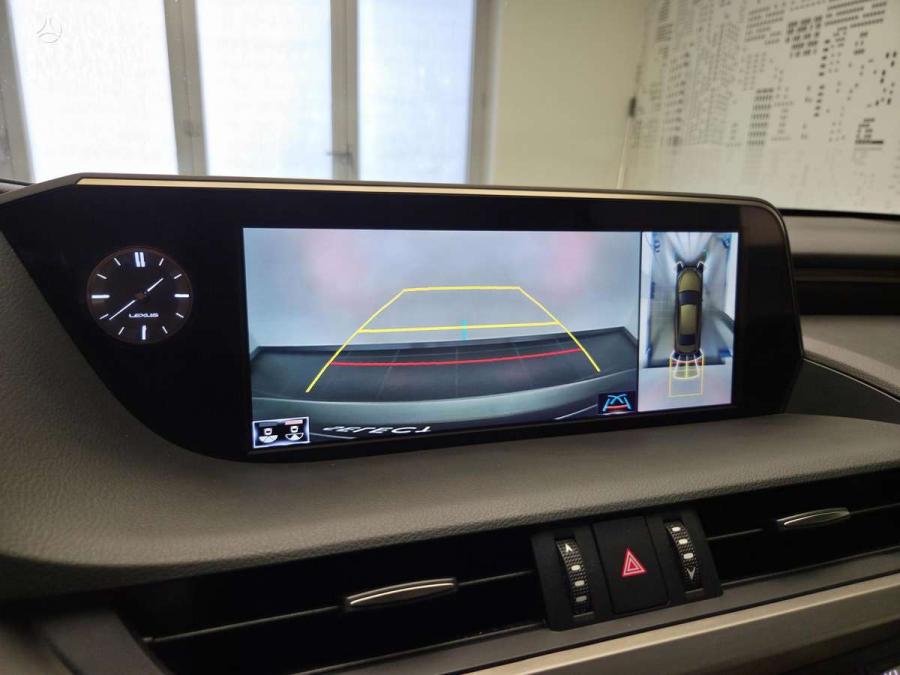 Green Lexus ES 300 H 2019 in Kaunas, with an engine capacity of 2.49 L and mileage of 114 thousand km for 31900 €, photo 16 on AUTOMOTO.COM.LV