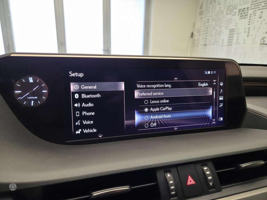 Green Lexus ES 300 H 2019 in Kaunas, with an engine capacity of 2.49 L and mileage of 114 thousand km for 31900 €, photo 17 on AUTOMOTO.COM.LV