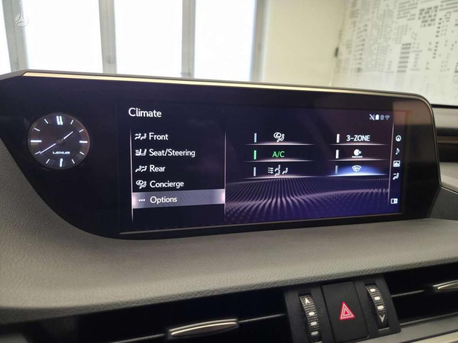 Green Lexus ES 300 H 2019 in Kaunas, with an engine capacity of 2.49 L and mileage of 114 thousand km for 31900 €, photo 19 on AUTOMOTO.COM.LV