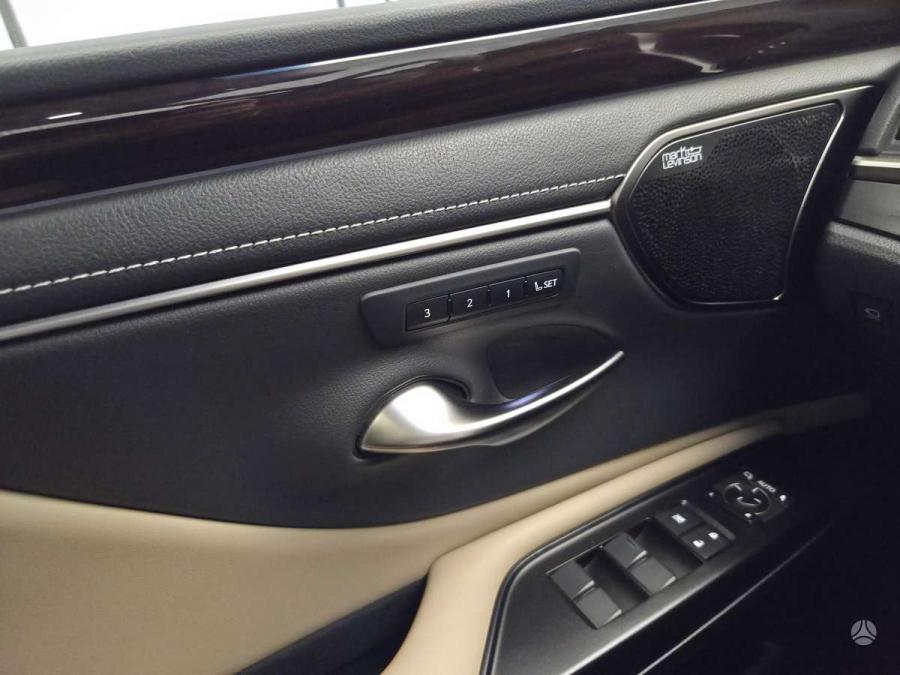 Green Lexus ES 300 H 2019 in Kaunas, with an engine capacity of 2.49 L and mileage of 114 thousand km for 31900 €, photo 24 on AUTOMOTO.COM.LV
