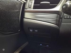 Green Lexus ES 300 H 2019 in Kaunas, with an engine capacity of 2.49 L and mileage of 114 thousand km for 31900 €, photo 28 on AUTOMOTO.COM.LV