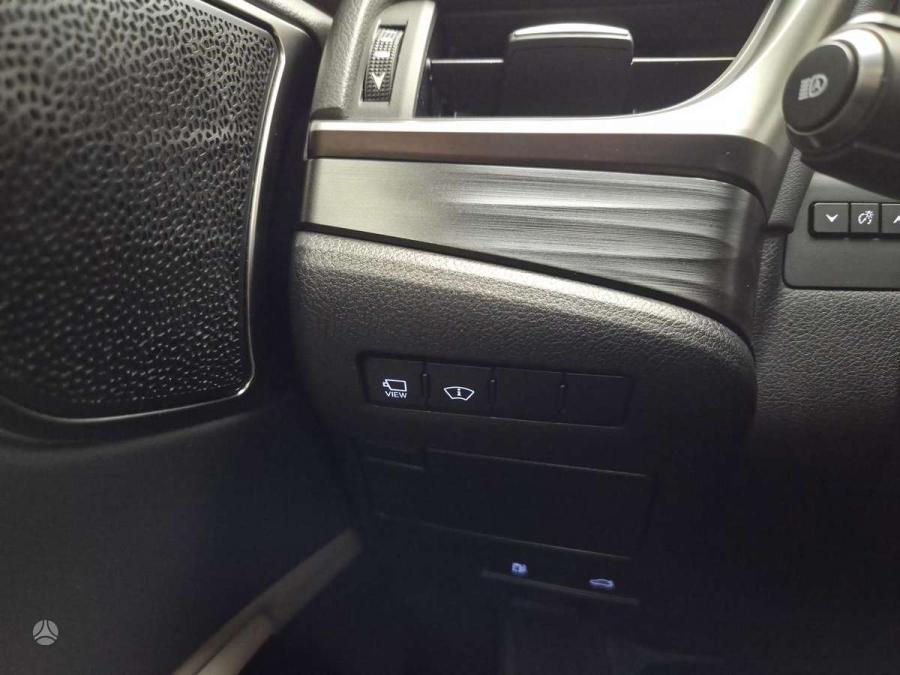 Green Lexus ES 300 H 2019 in Kaunas, with an engine capacity of 2.49 L and mileage of 114 thousand km for 31900 €, photo 28 on AUTOMOTO.COM.LV