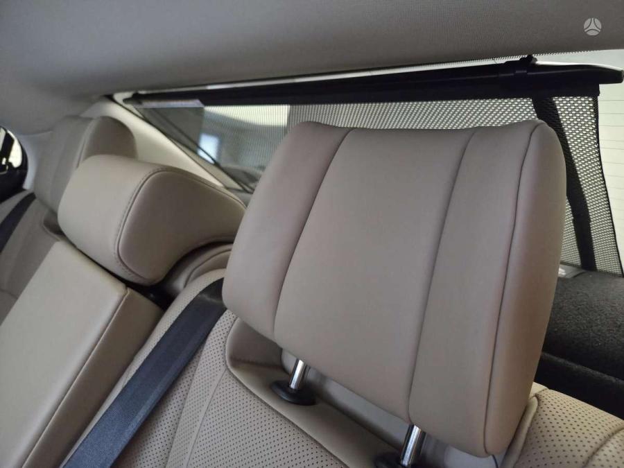 Green Lexus ES 300 H 2019 in Kaunas, with an engine capacity of 2.49 L and mileage of 114 thousand km for 31900 €, photo 29 on AUTOMOTO.COM.LV