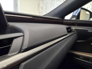 Green Lexus ES 300 H 2019 in Kaunas, with an engine capacity of 2.49 L and mileage of 114 thousand km for 31900 €, photo 31 on AUTOMOTO.COM.LV