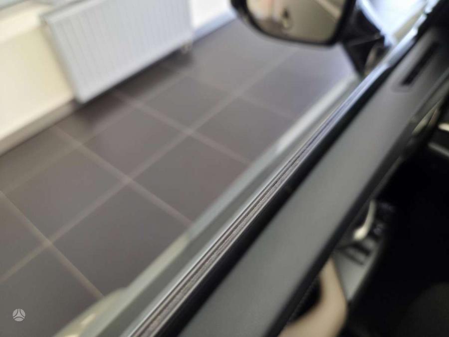 Green Lexus ES 300 H 2019 in Kaunas, with an engine capacity of 2.49 L and mileage of 114 thousand km for 31900 €, photo 33 on AUTOMOTO.COM.LV