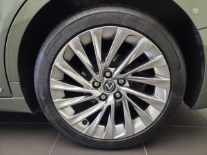 Green Lexus ES 300 H 2019 in Kaunas, with an engine capacity of 2.49 L and mileage of 114 thousand km for 31900 €, photo 40 on AUTOMOTO.COM.LV