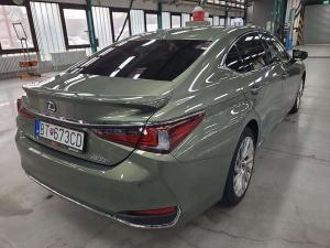 Зеленый Лексус ES 300 H 2021 в Вильнюс, объемом двигателя 2.49 л и пробегом 83 тыс. км за 31999 €, фото 4 на AUTOMOTO.COM.LV