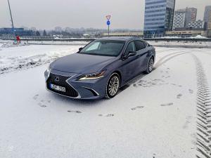 Pelēks Lexus ES 300 H 2019 Viļņa, ar dzinēja tilpumu 2.49 L un nobraukumu 114 tūkst. km par 33500 €, foto 2 vietnē AUTOMOTO.COM.LV