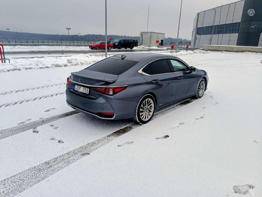 Pelēks Lexus ES 300 H 2019 Viļņa, ar dzinēja tilpumu 2.49 L un nobraukumu 114 tūkst. km par 33500 €, foto 6 vietnē AUTOMOTO.COM.LV