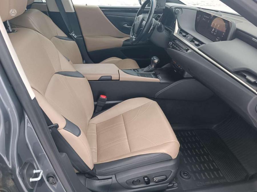 Pelēks Lexus ES 300 H 2019 Viļņa, ar dzinēja tilpumu 2.49 L un nobraukumu 114 tūkst. km par 33500 €, foto 14 vietnē AUTOMOTO.COM.LV