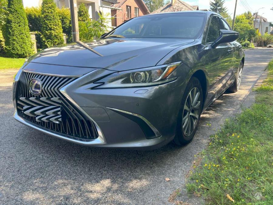 Grey Lexus ES 300 H 2020 in Vilnius, with an engine capacity of 2.50 L and mileage of 309 thousand km for 19990 €, photo 7 on AUTOMOTO.COM.LV