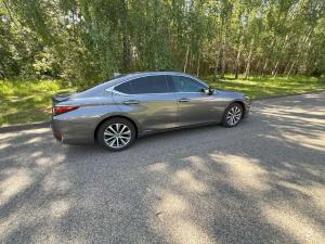 Grey Lexus ES 300 H 2020 in Vilnius, with an engine capacity of 2.50 L and mileage of 309 thousand km for 19990 €, photo 9 on AUTOMOTO.COM.LV
