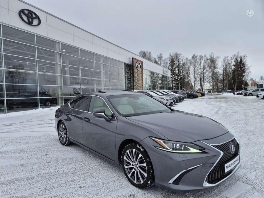 Pelēks Lexus ES 300 H 2020 Panevēža, ar dzinēja tilpumu 2.49 L un nobraukumu 247 tūkst. km par 20900 €, foto 1 vietnē AUTOMOTO.COM.LV